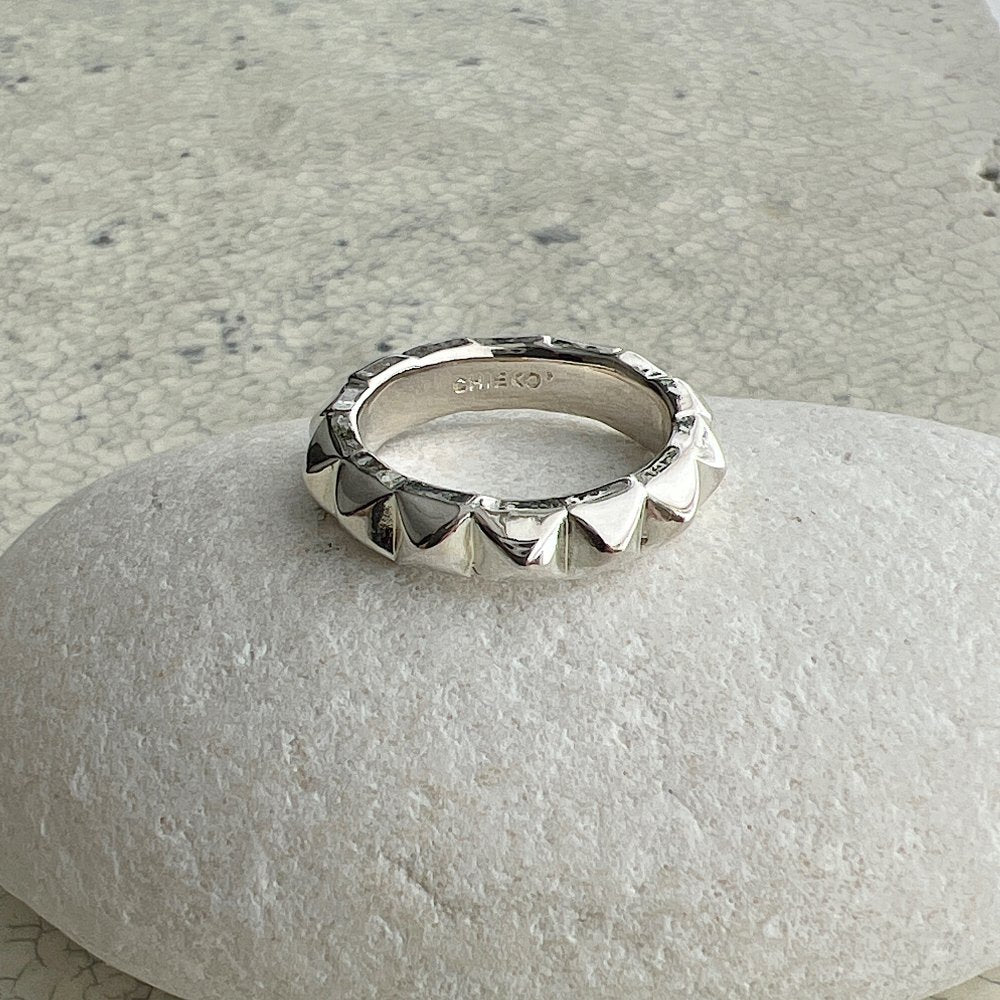 pyramid studs ring｜CHIEKO+(チエコプラス)公式通販